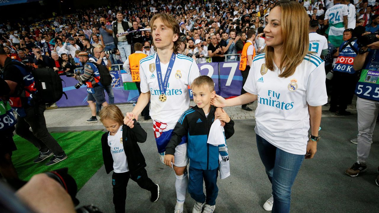 Las «wags» y sus hijos celebran el triunfo del Real Madrid en la Copa ...