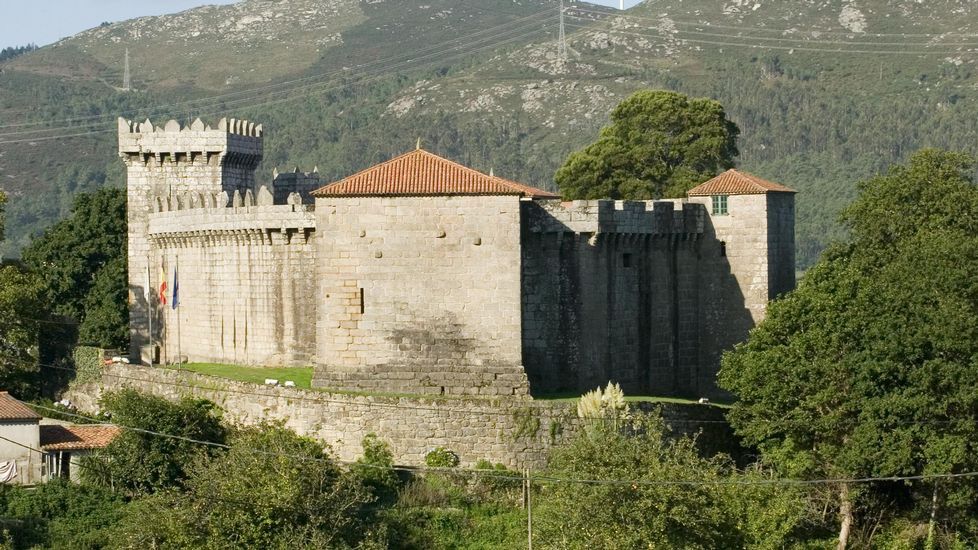 Los 15 castillos para viajar a la Galicia más medieval